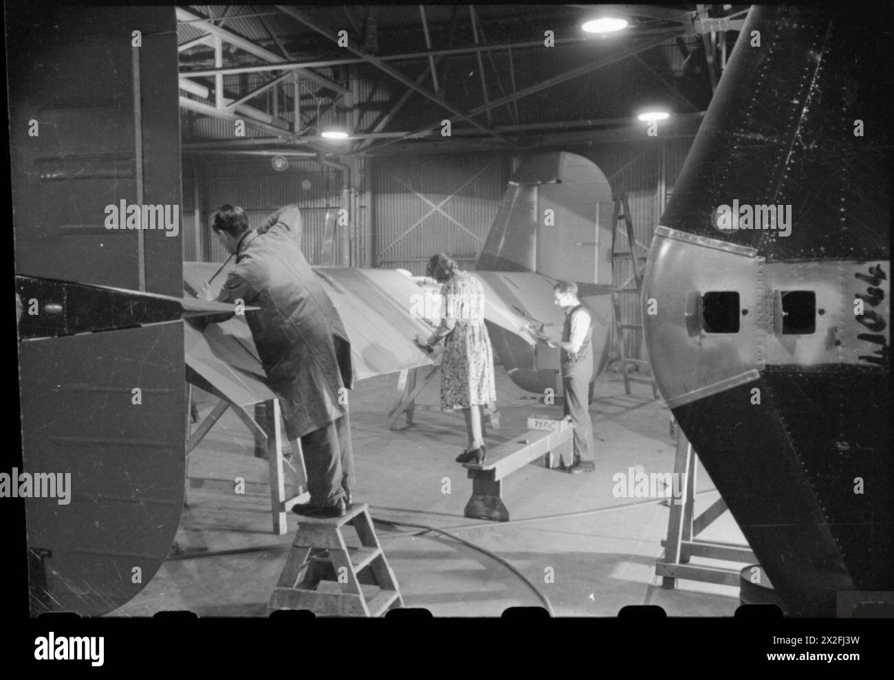 BIRTH OF A BOMBER: AIRCRAFT PRODUCTION IN BRITAIN, 1942 - Men and women ...