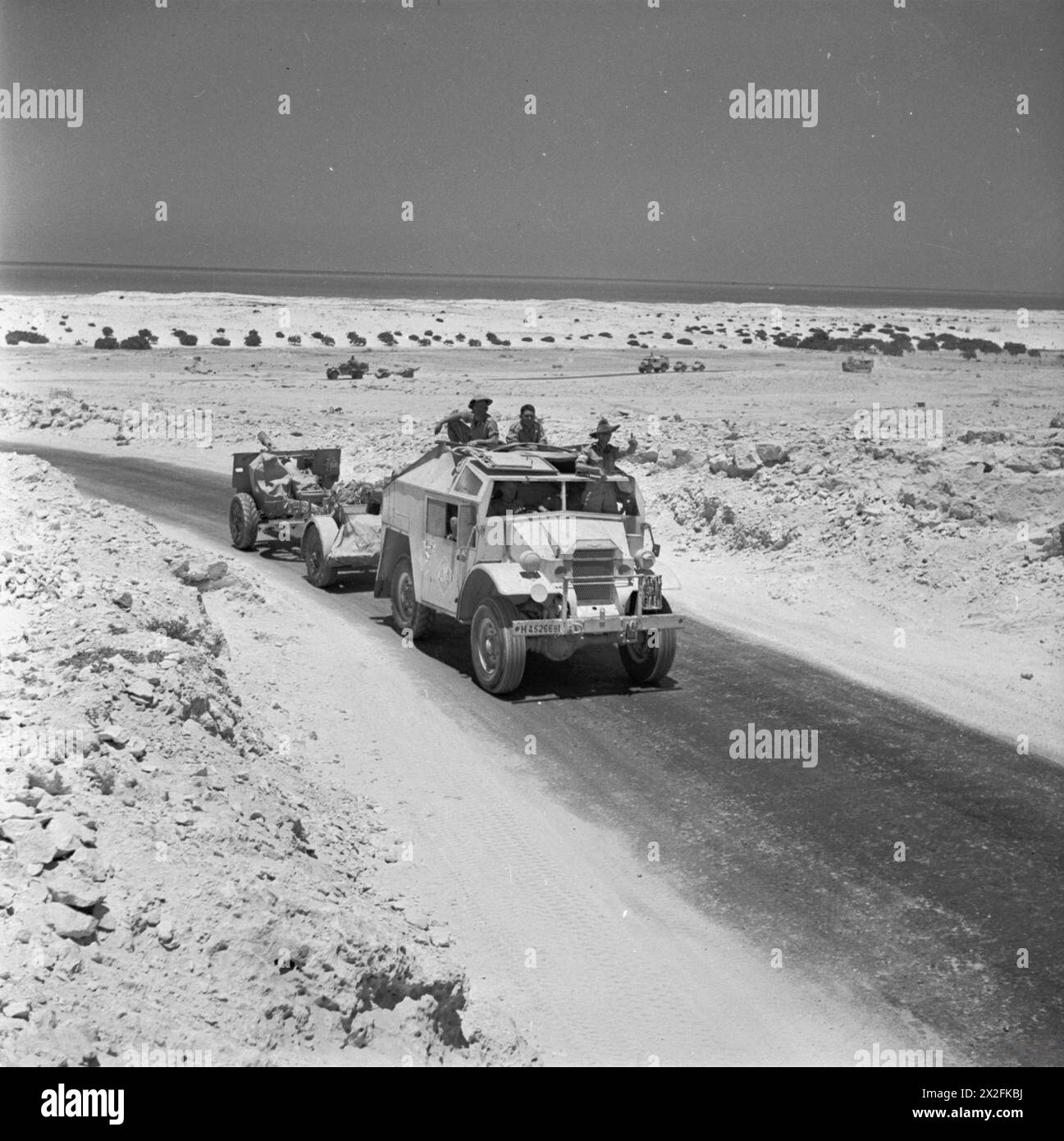THE BRITISH ARMY IN NORTH AFRICA 1942 - A Quad artillery tractor and 25 ...
