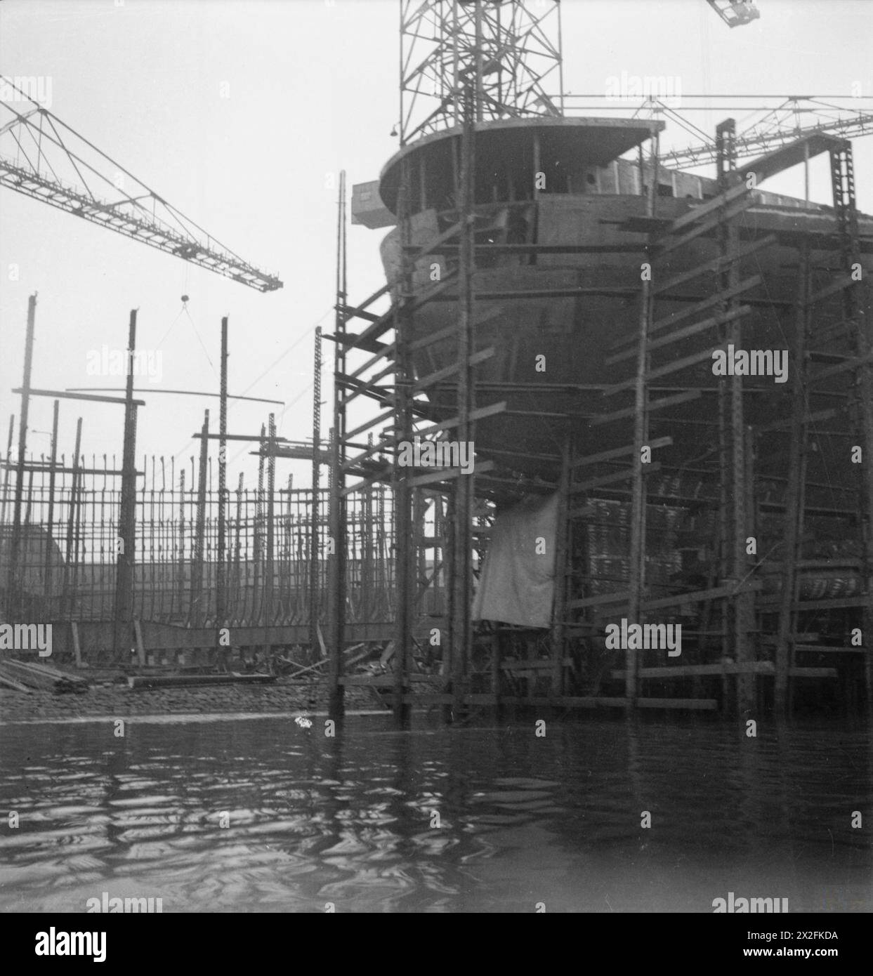 CECIL BEATON PHOTOGRAPHS: TYNESIDE SHIPYARDS, 1943 - The stern of a ...