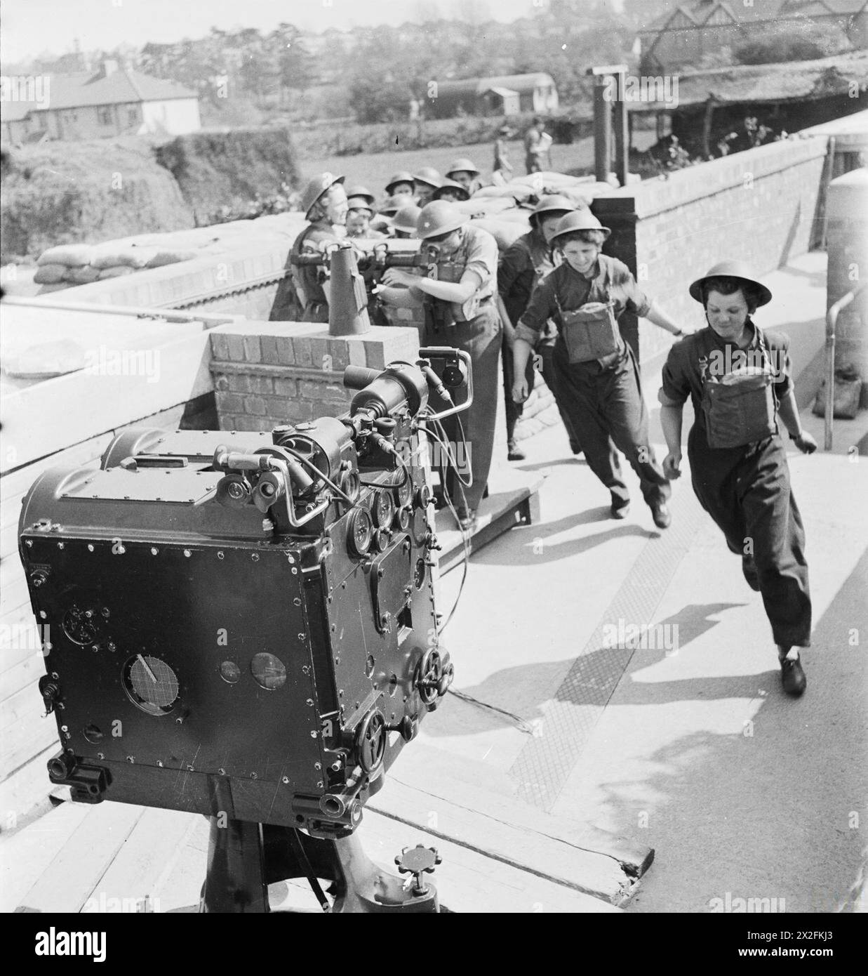 THE WORK OF THE AUXILIARY TERRITORIAL SERVICE AT A MIXED ANTI-AIRCRAFT ...