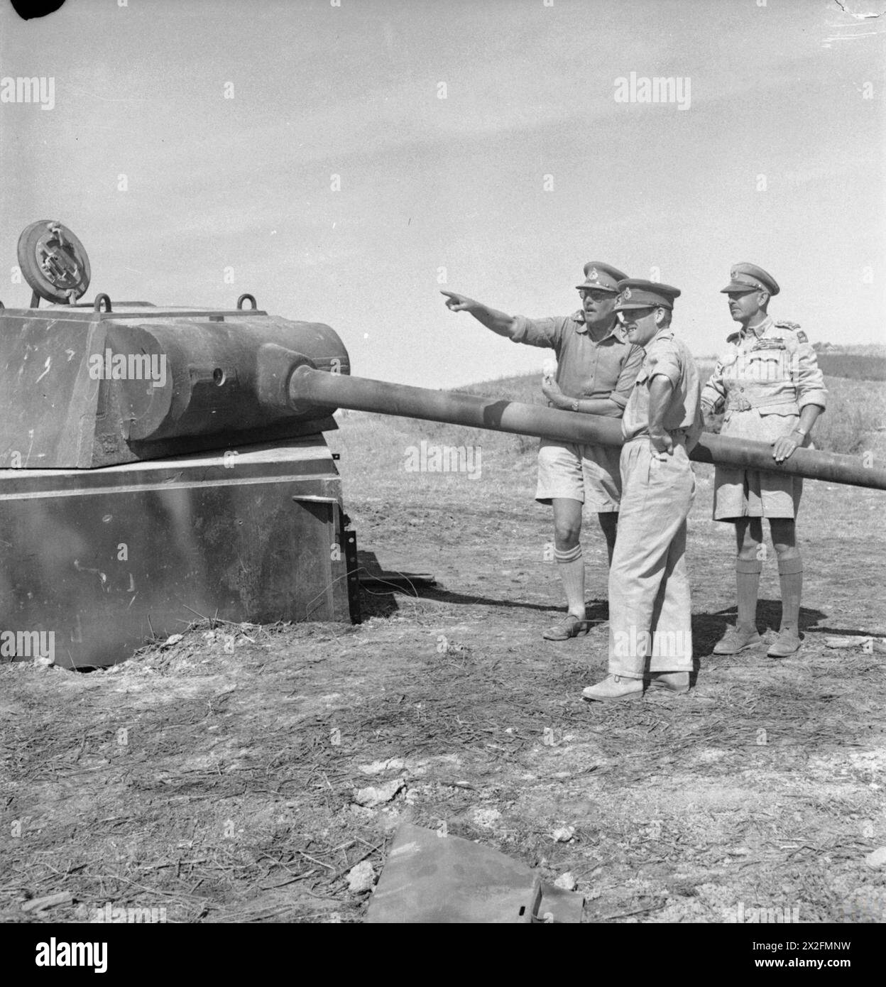 THE BRITISH ARMY IN ITALY 1944 - General Sir Harold Alexander (right ...