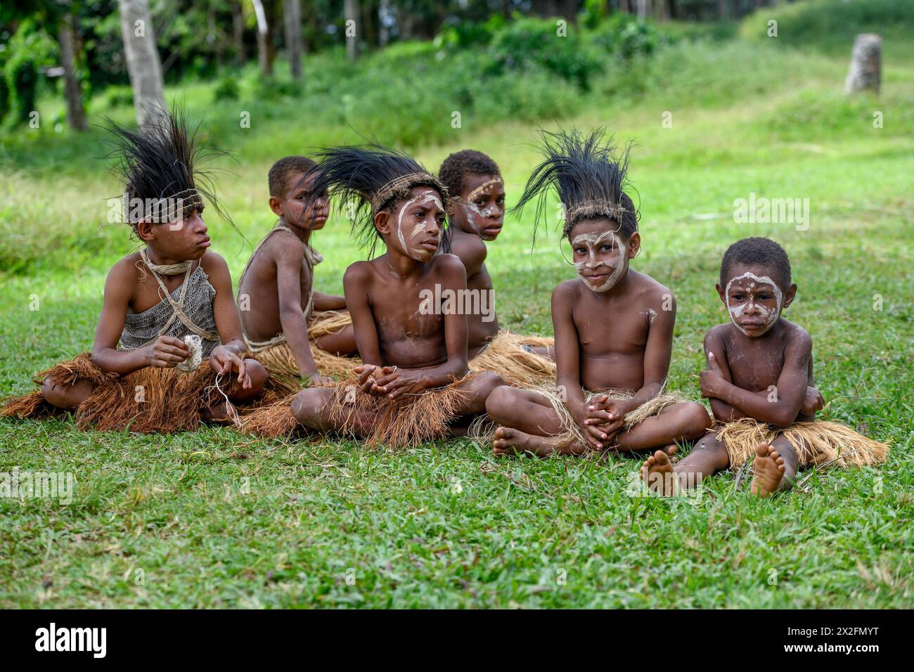 geography / travel, Papua New Guinea, children with feather headdress ...