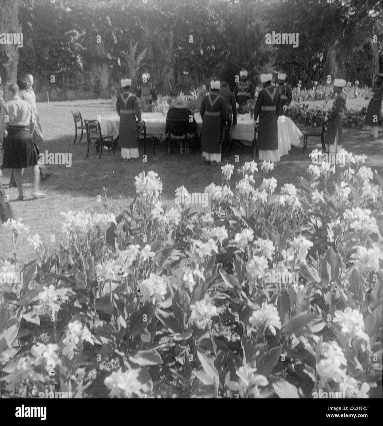 Cecil Beaton documented military and civilian life in India, Burma, and ...