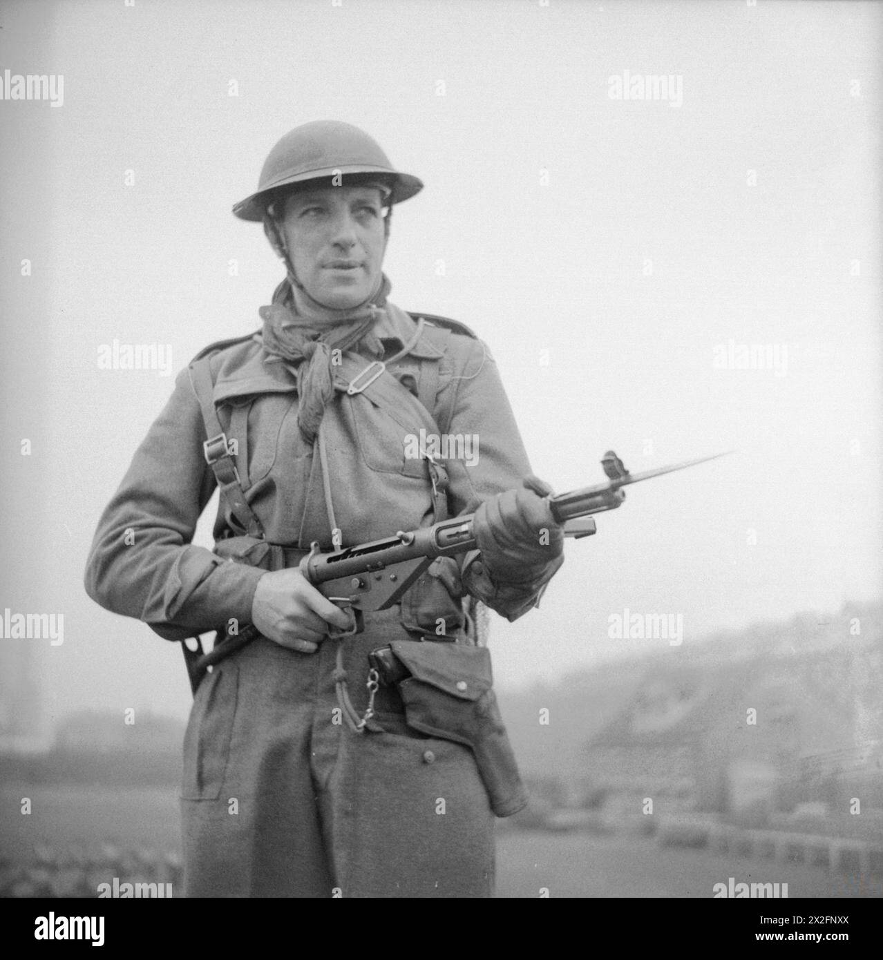 THE BRITISH ARMY IN THE UNITED KINGDOM 1939-45 - A soldier demonstrates ...