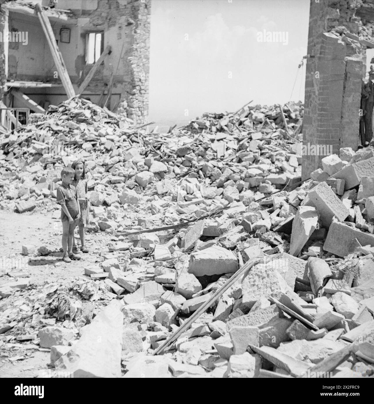 Child war 1940s hi-res stock photography and images - Alamy