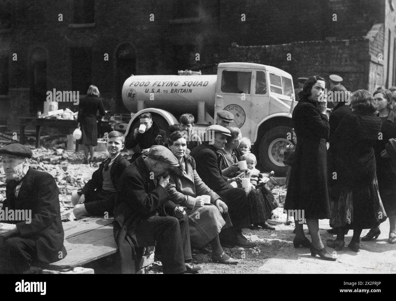 London blitz 1940 hi-res stock photography and images - Alamy