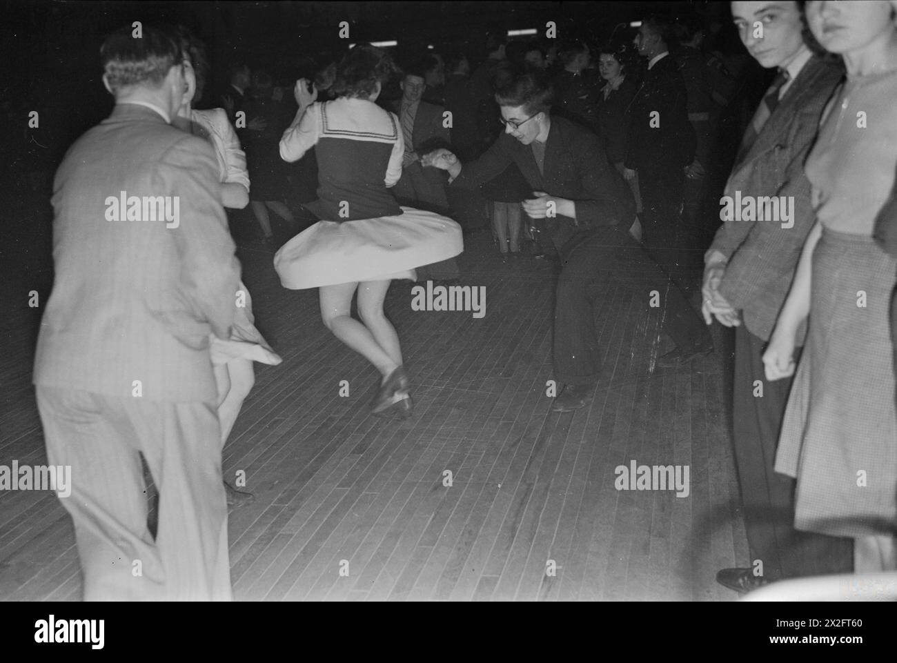 Ballroom dance 1945 dance hi-res stock photography and images - Alamy