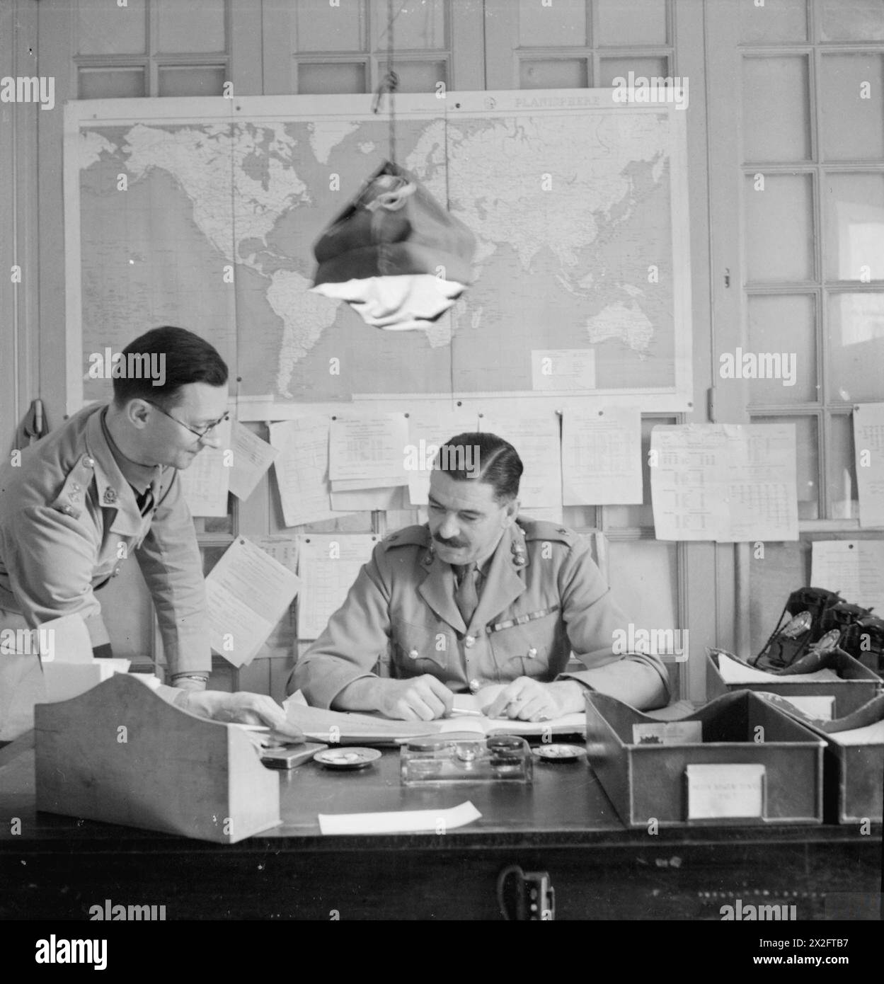 CECIL BEATON IN THE MIDDLE EAST FEBRUARY-JULY 1942 Stock Photo - Alamy