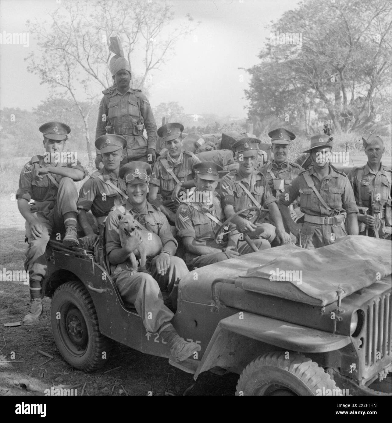 THE BRITISH ARMY IN BURMA 1945 - British Military Police arrive at Fort ...