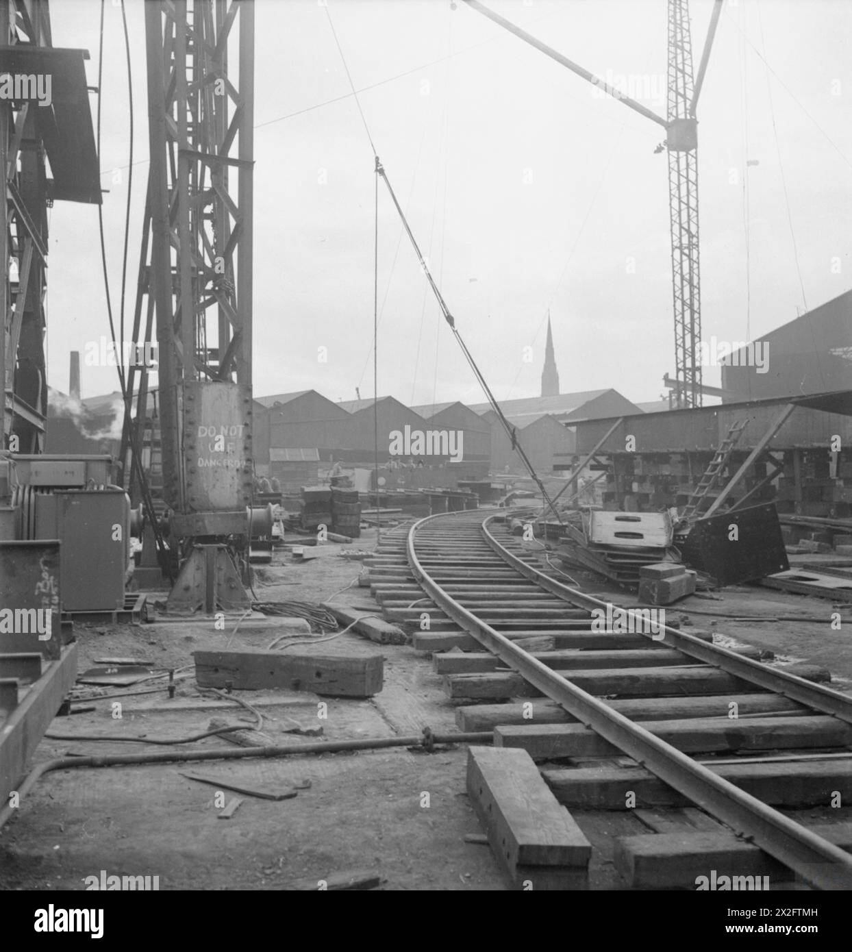 CECIL BEATON PHOTOGRAPHS: TYNESIDE SHIPYARDS, 1943 - View of the ...