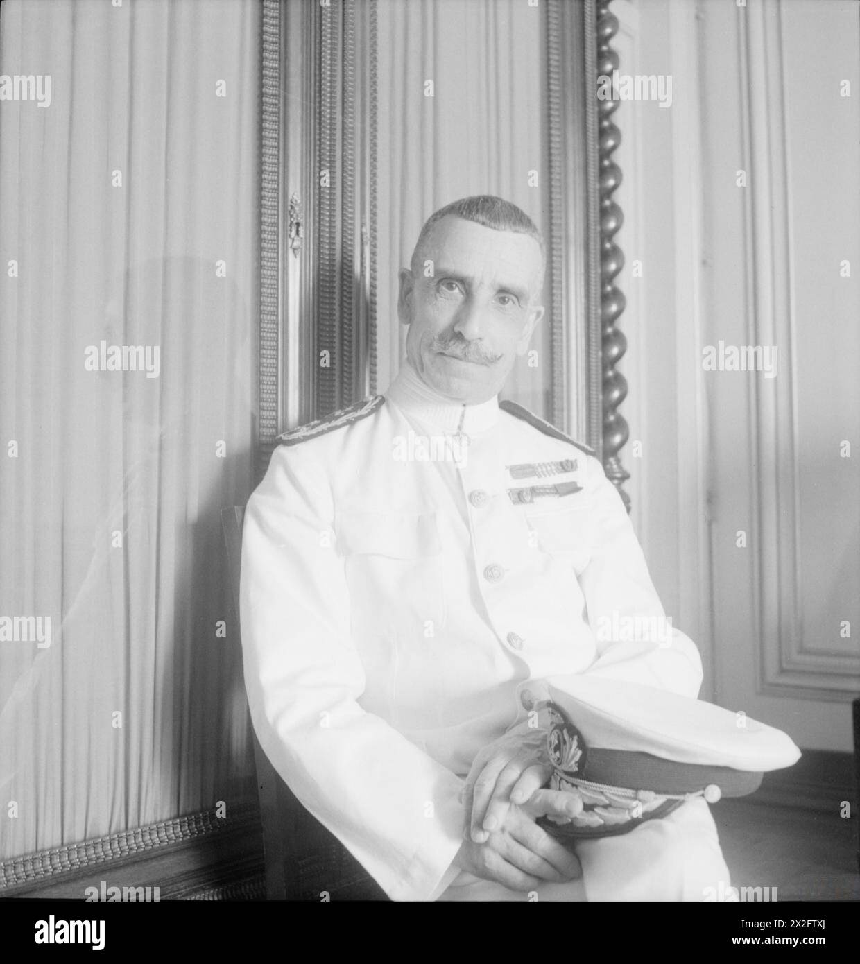 CECIL BEATON IN THE MIDDLE EAST FEBRUARY-JULY 1942 Stock Photo - Alamy