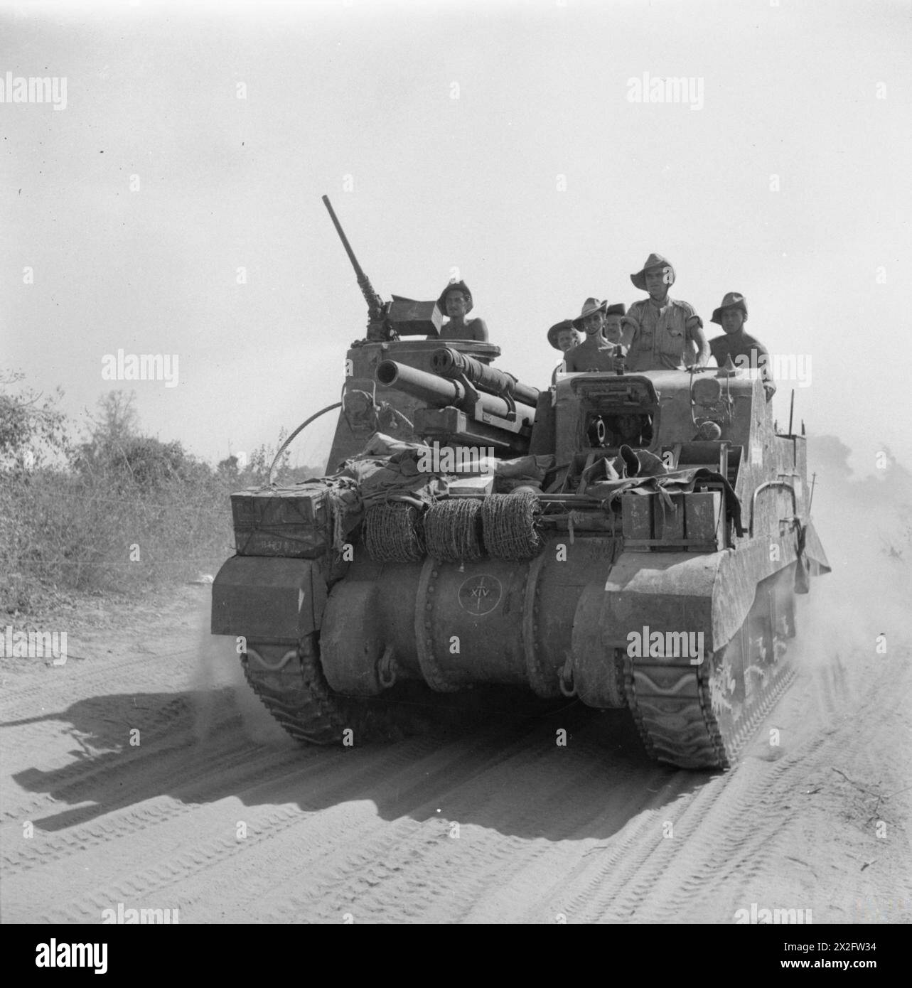 Self propelled gun british hi-res stock photography and images - Alamy