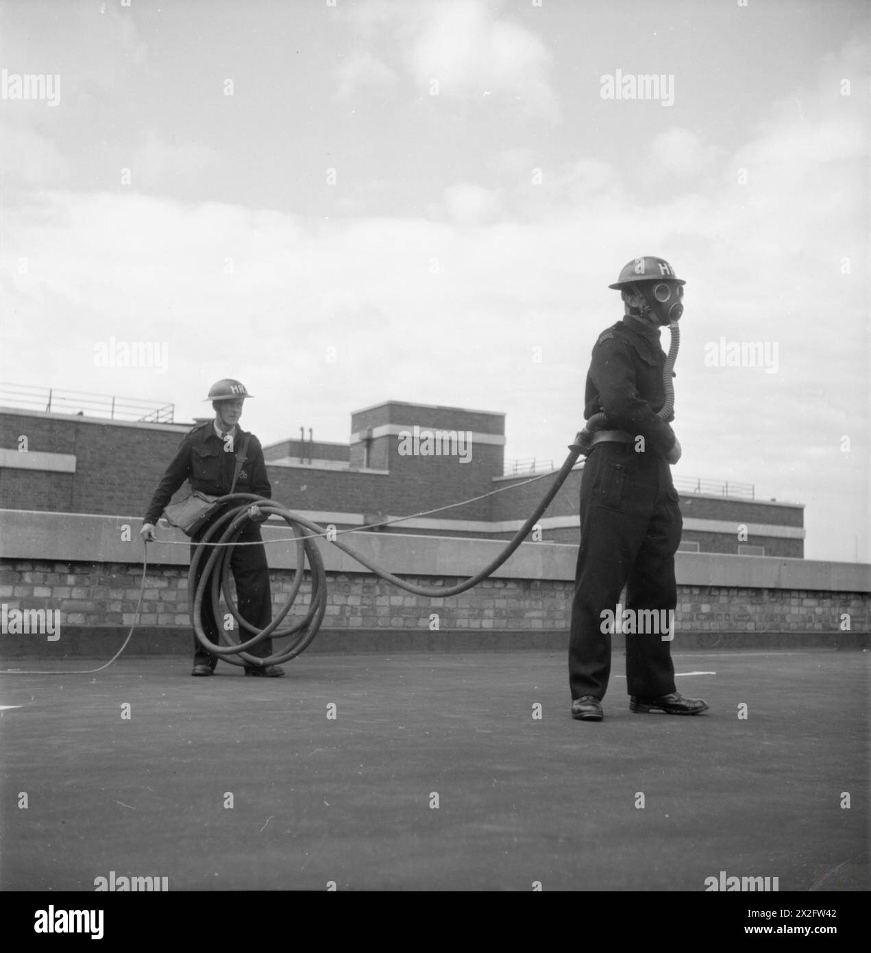 Oxygen rescue apparatus hi-res stock photography and images - Alamy