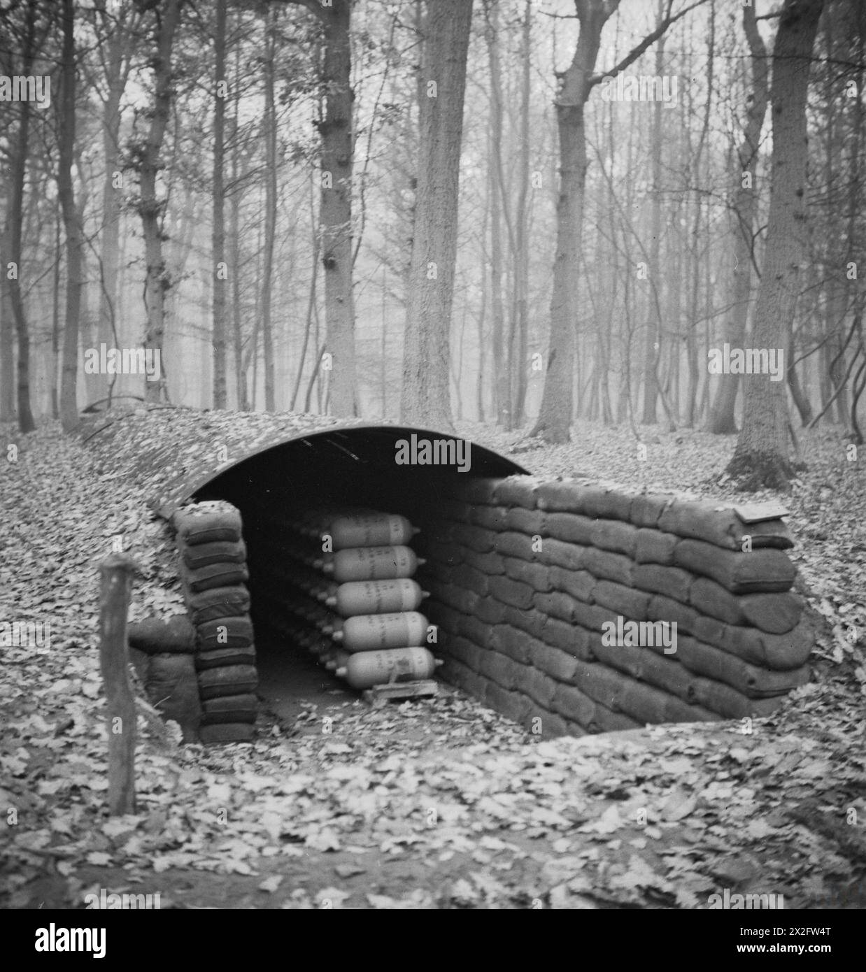 Photographs of war construction hi-res stock photography and images - Alamy