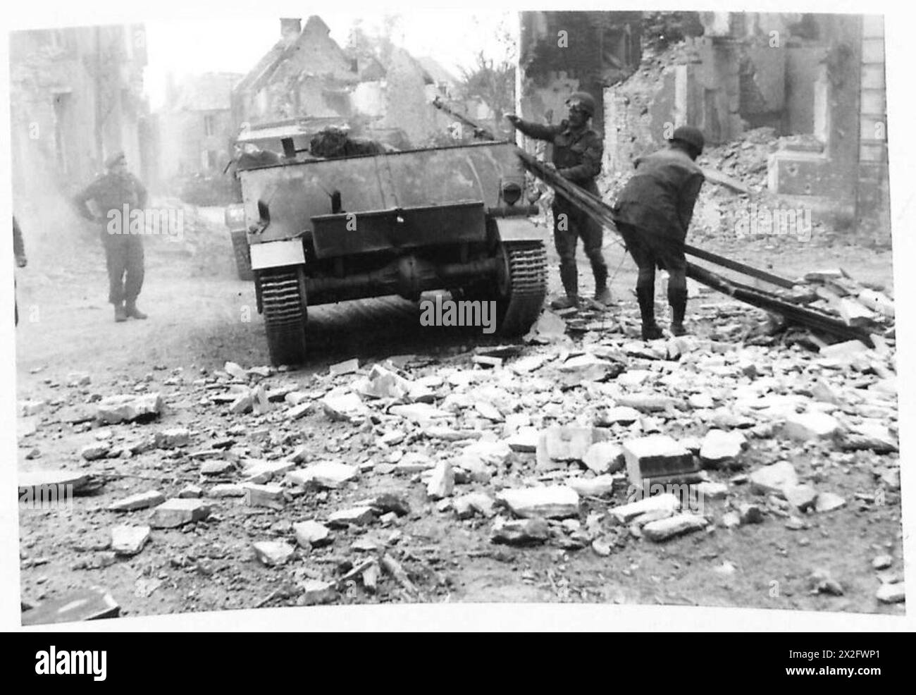 Partially destroyed building hi-res stock photography and images - Alamy