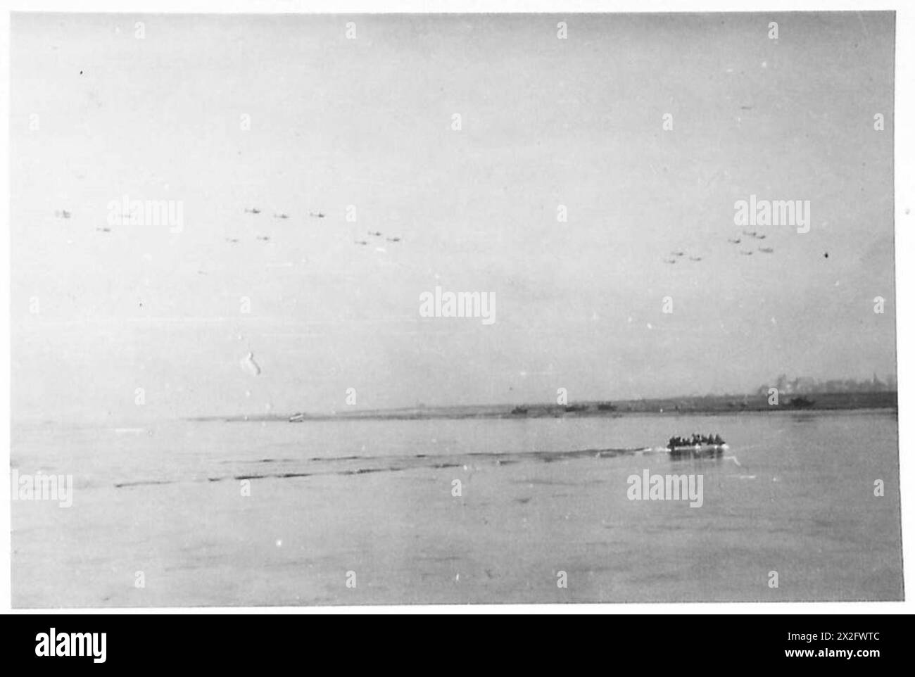 RHINE CROSSING - Our Airborne armada goes over , British Army, 21st ...