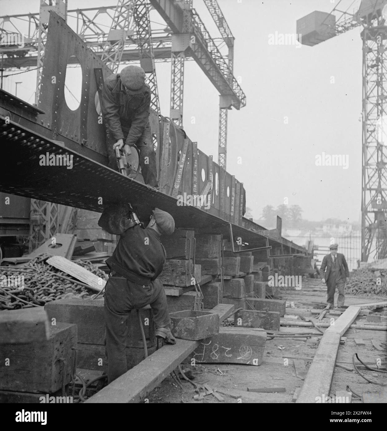 MEN AND WOMEN BEHIND BRITAIN'S SHIPS. MAY 1945, YARROW'S NAVAL SHIPYARD ...