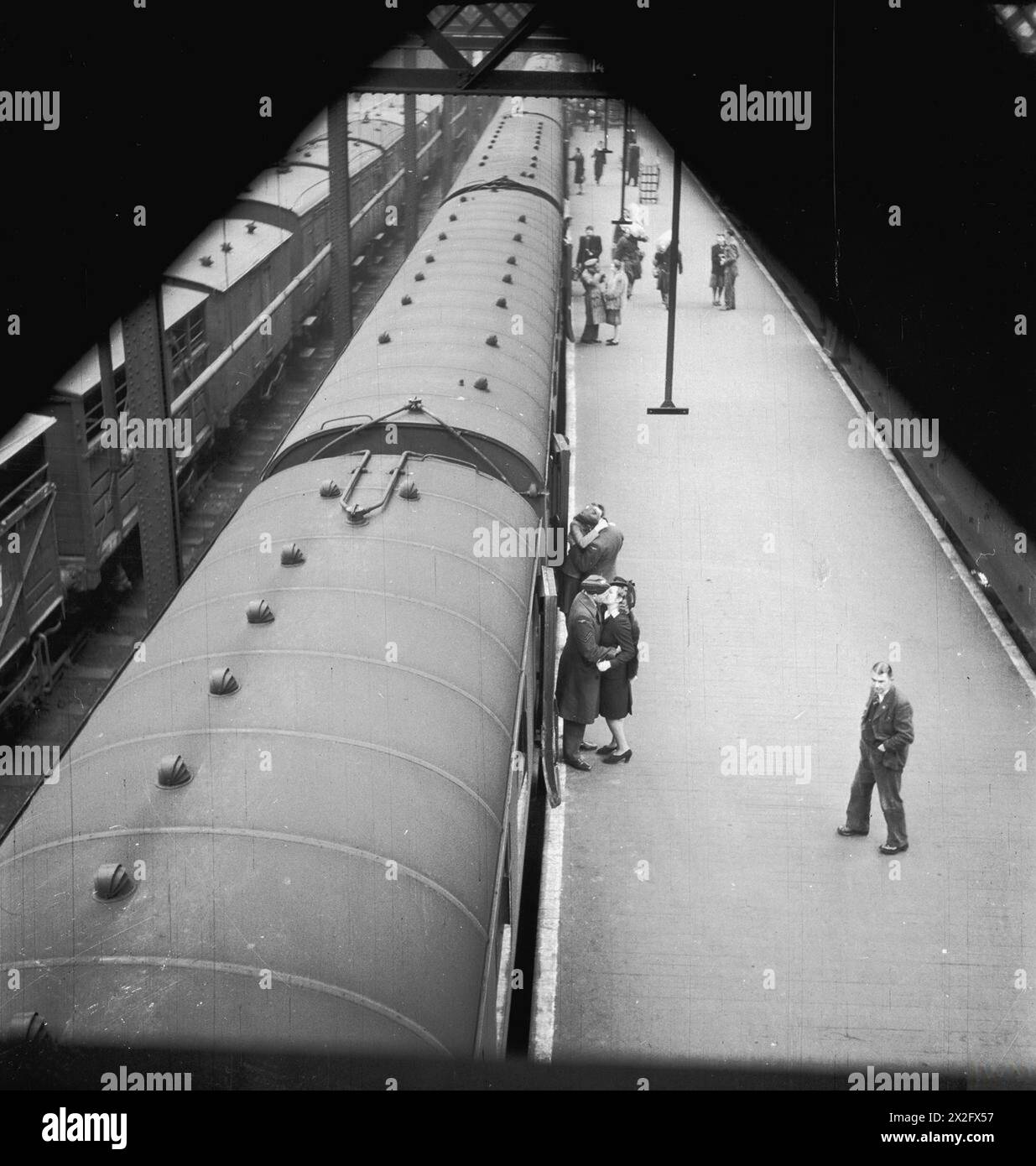 BRITISH RAILWAYS IN WARTIME - BRIDGE OF GOODBYES: EVERYDAY LIFE AT ...