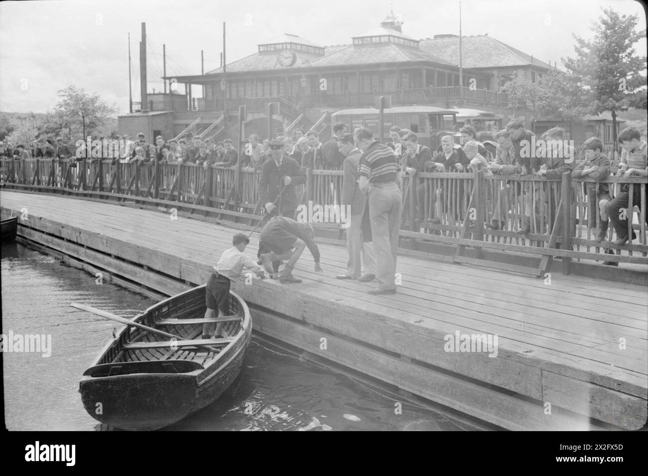 A MIDDLE EAST SOLDIER REVISITS BRITAIN: LIFE IN WARTIME GLASGOW ...