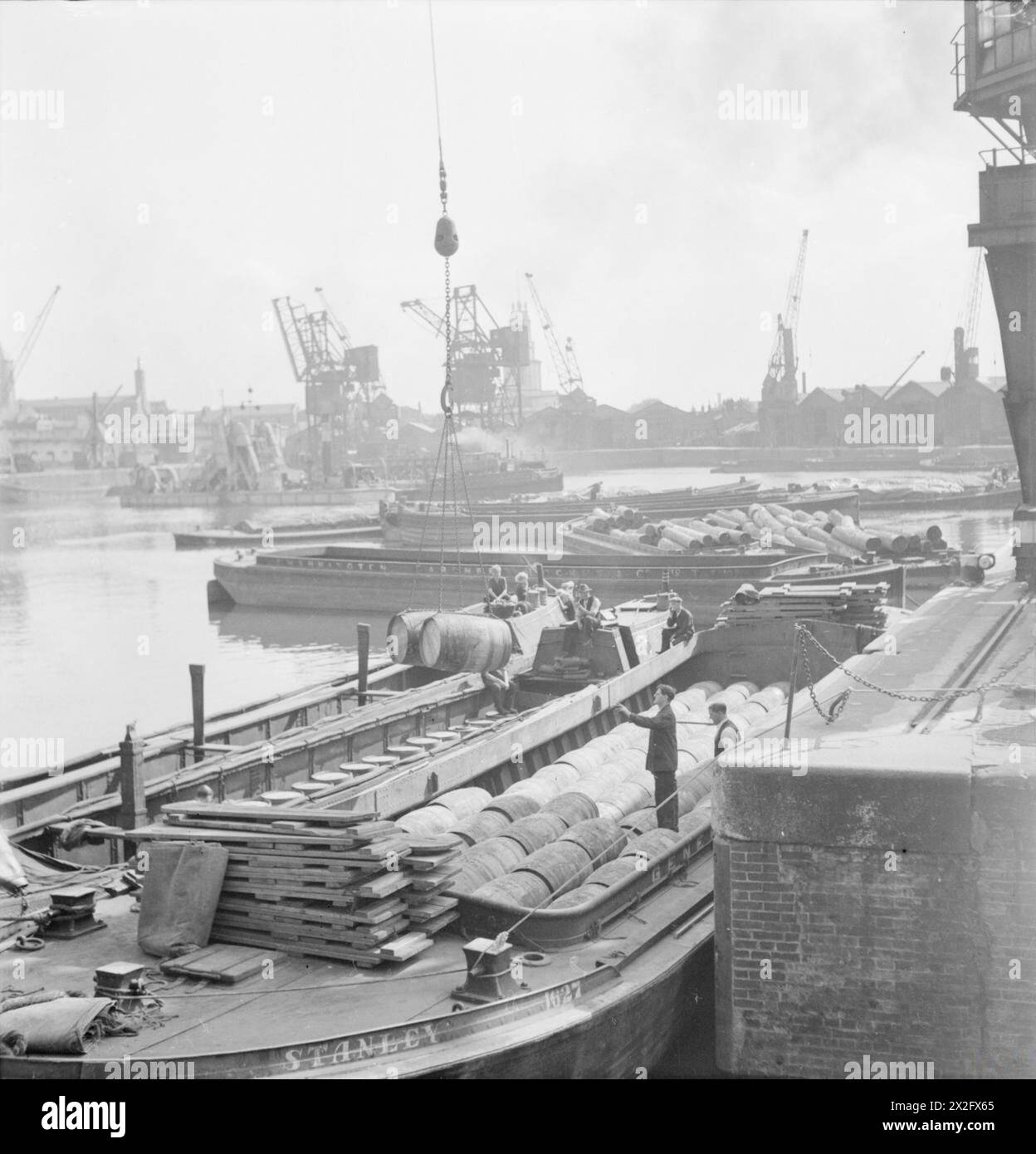 BRITISH CANALS IN WARTIME: TRANSPORT IN BRITAIN, 1944 - A busy scene at ...
