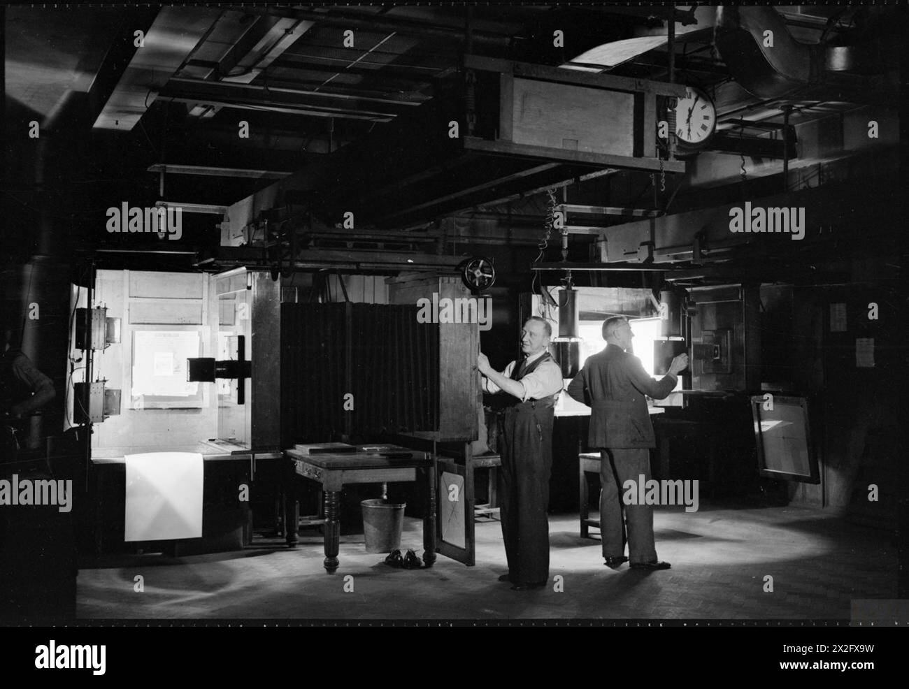 THE MAKINGS OF A MODERN NEWSPAPER: THE PRODUCTION OF 'THE DAILY MAIL ...