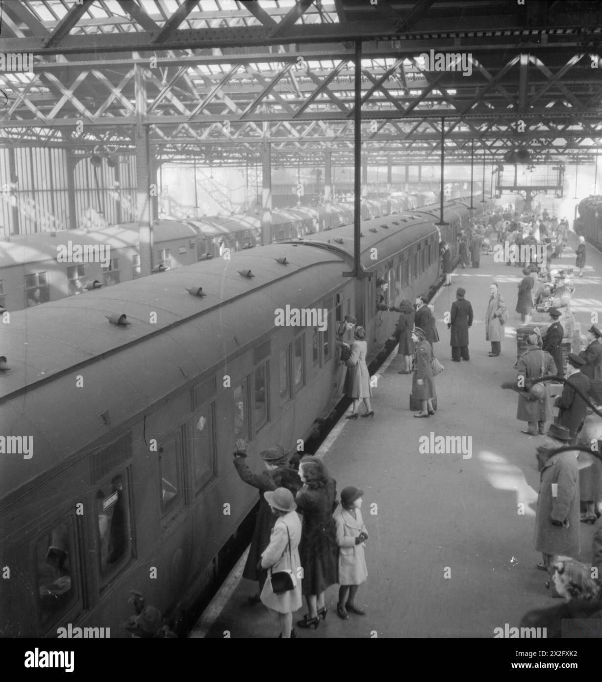 BRITISH RAILWAYS IN WARTIME - BRIDGE OF GOODBYES: EVERYDAY LIFE AT ...