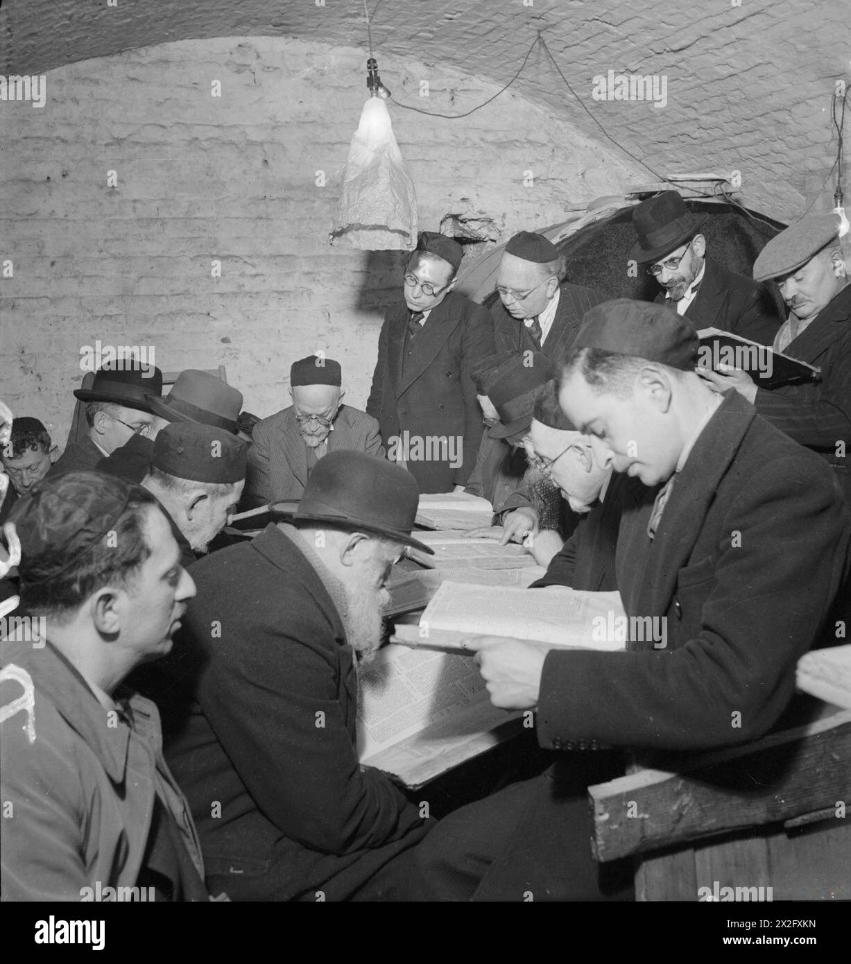Jews studying the talmud hi-res stock photography and images - Alamy