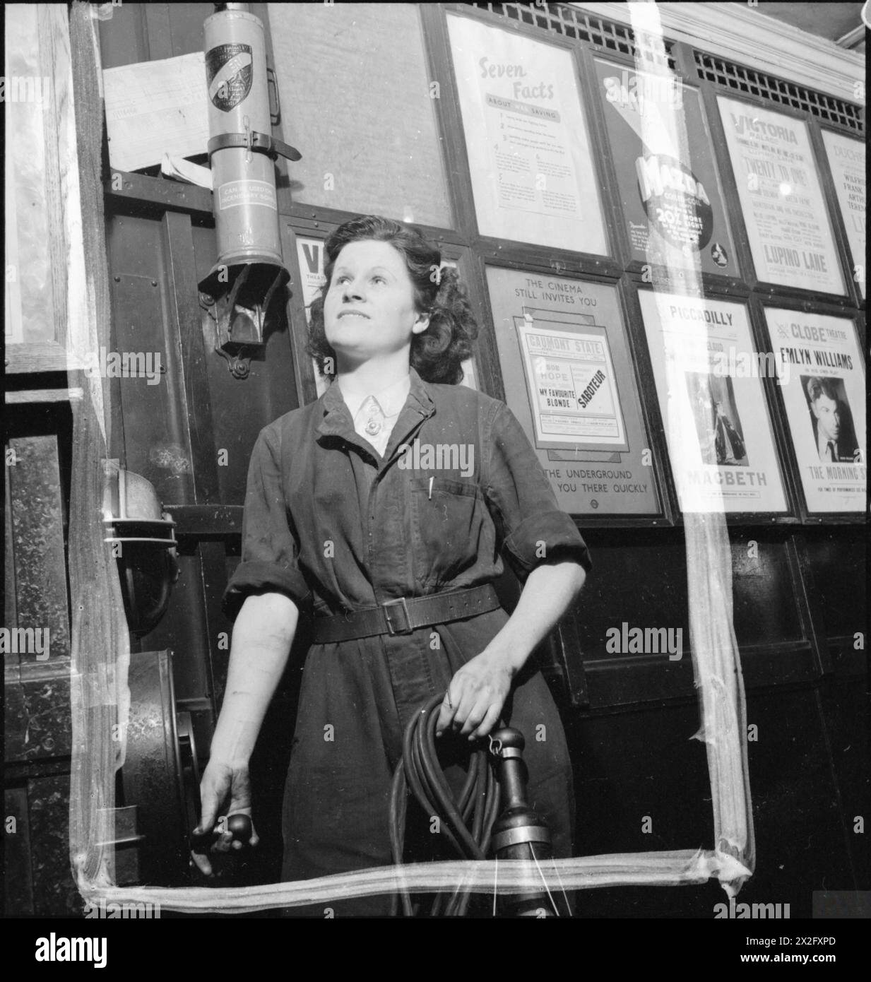 UNDERGROUND RAILWAY WOMEN: WOMEN AT WORK ON LONDON'S TUBE NETWORK, 1942 ...