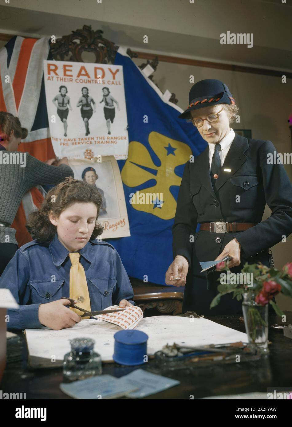 THE HOME FRONT IN BRITAIN 1939-1945 - The War Effort: A Guider buying ...