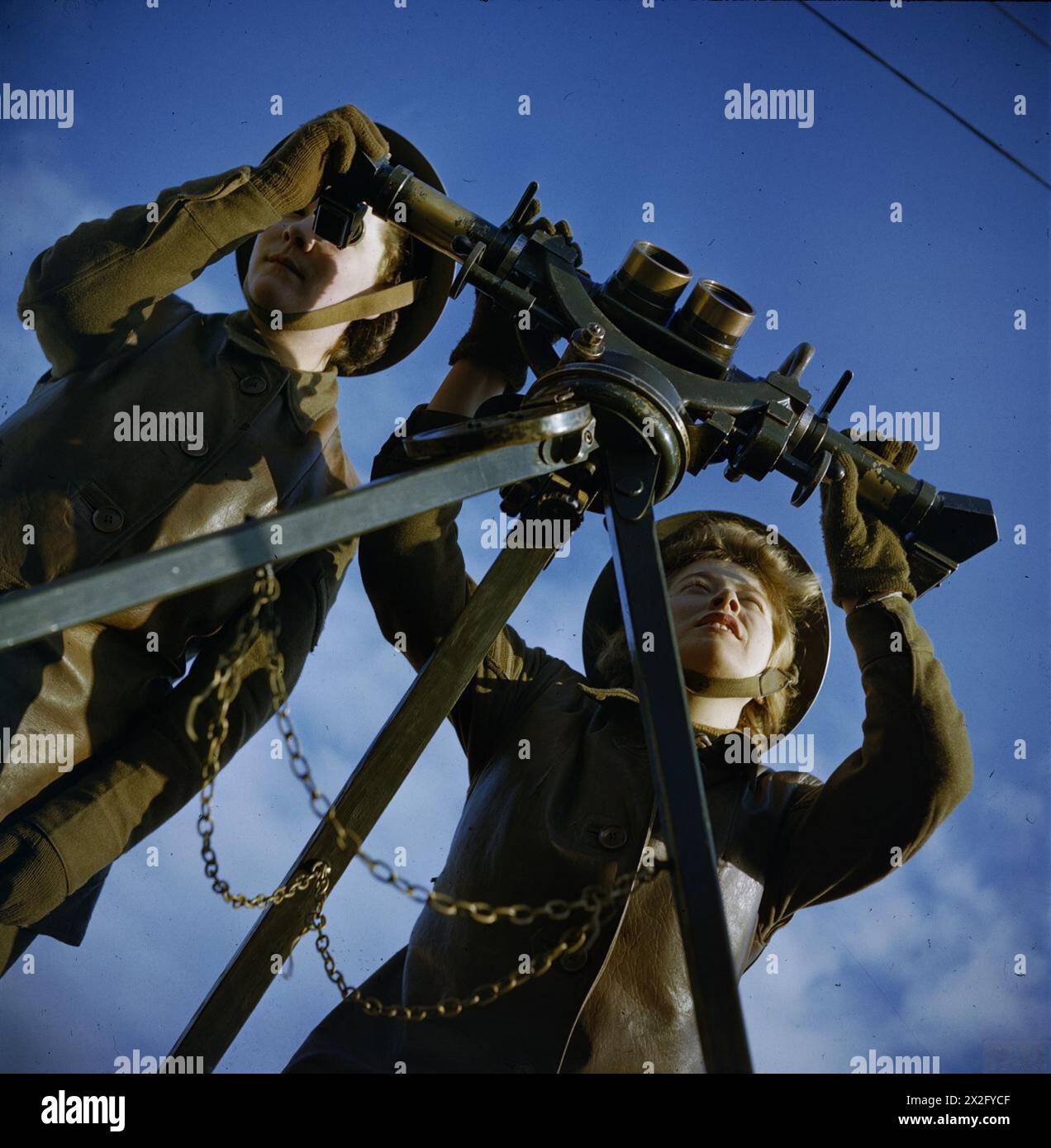THE AUXILIARY TERRITORIAL SERVICE AT AN ANTI-AIRCRAFT GUN SITE IN ...