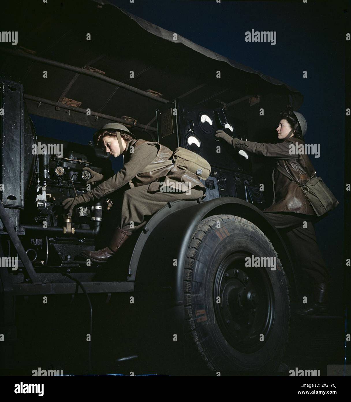 WOMEN AT WAR 1939 - 1945 - Auxiliary Territorial Service: Two ATS girls ...