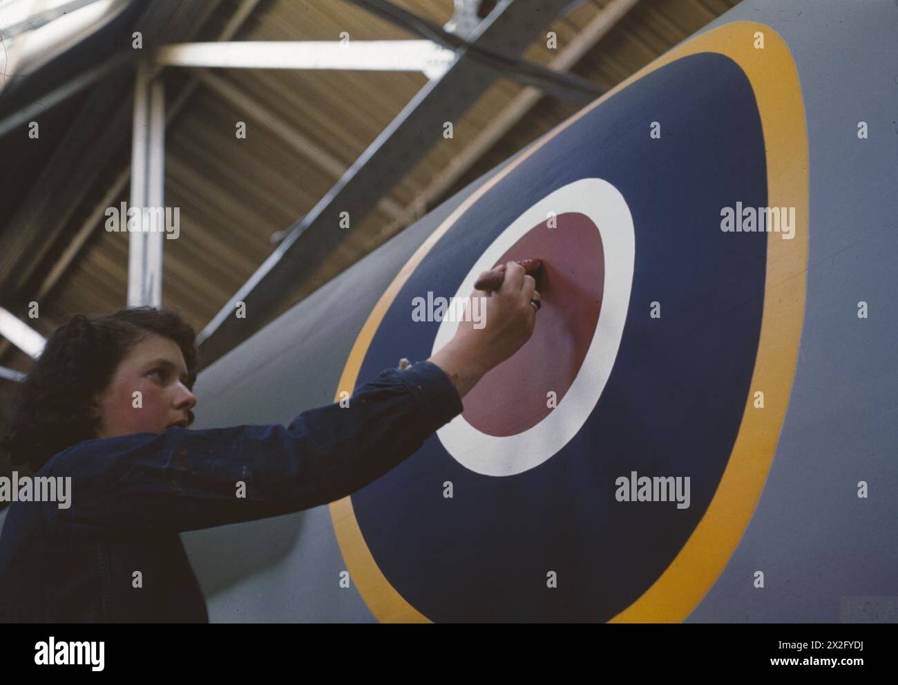 BUILDING MOSQUITO AIRCRAFT AT THE DE HAVILLAND FACTORY IN HATFIELD ...