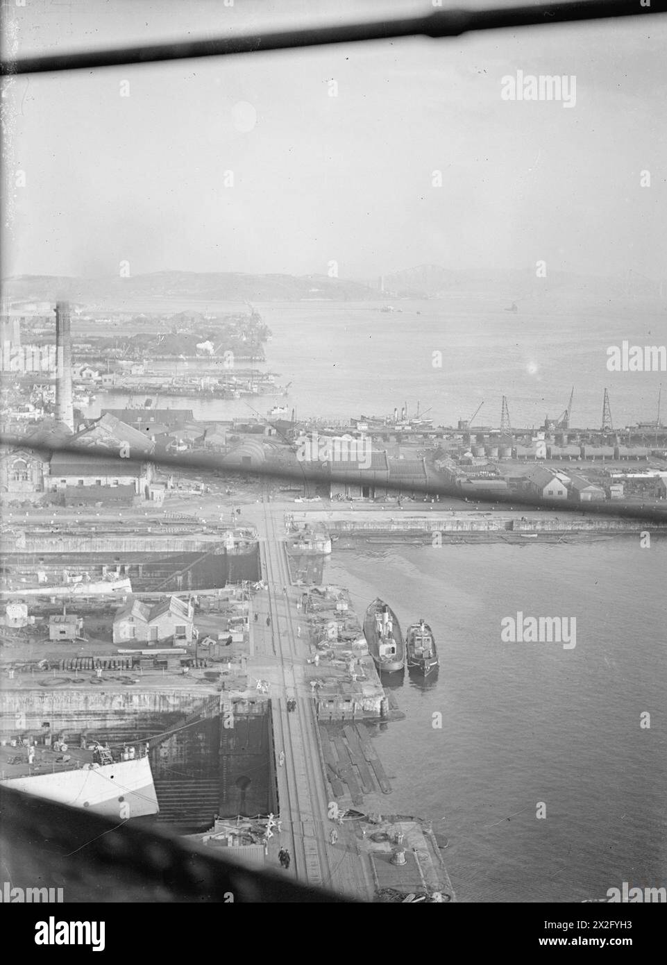 HM SHIPS IN DRYDOCK. 1 NOVEMBER 1943, ROSYTH. - View of the part of the ...