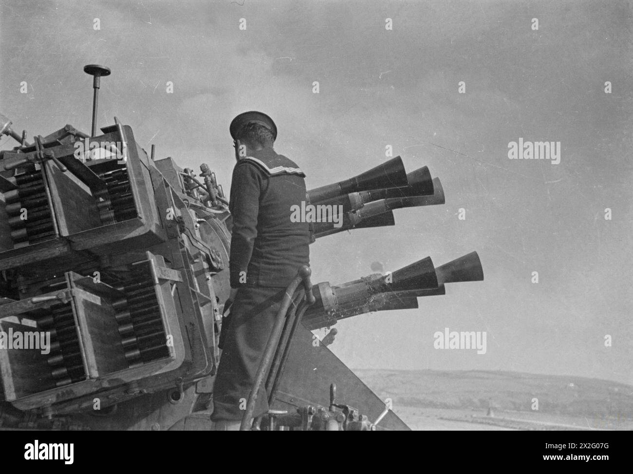 GUNNERY TRAINING. 3 OCTOBER 1940, BREAKWATER FORT, AT THE ENTRANCE TO ...