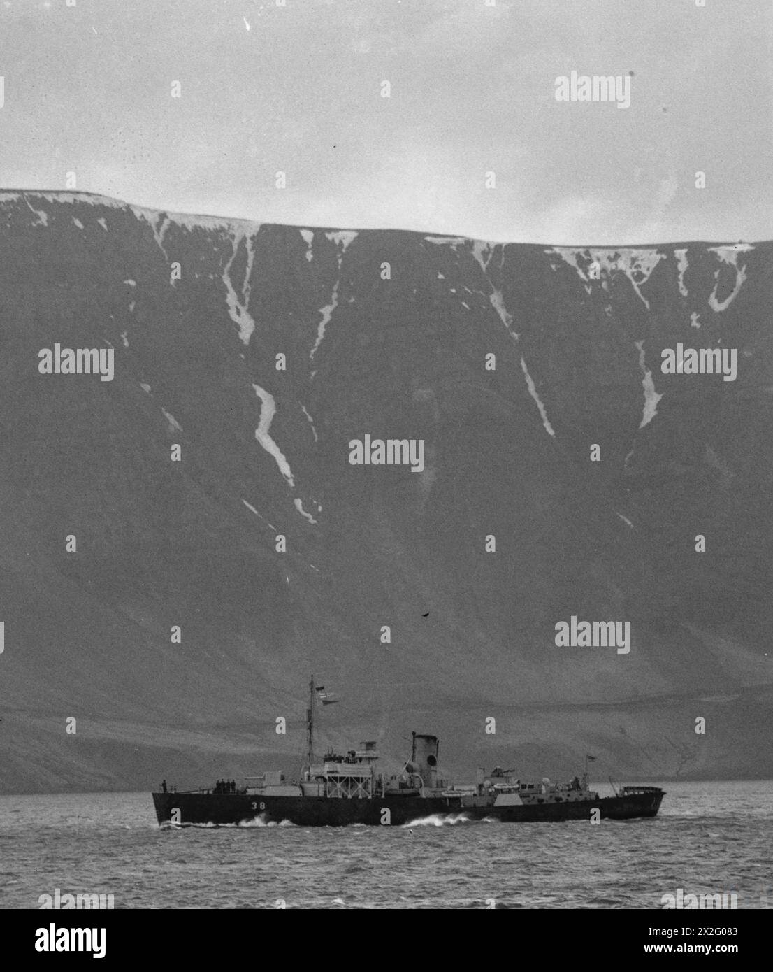 HMS MIGNONETTE, BRITISH FLOWER CLASS CORVETTE, STEAMING UP TO HER ...