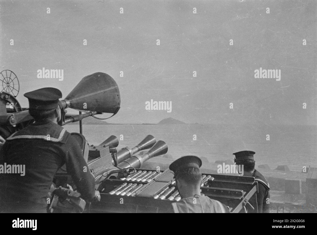 GUNNERY TRAINING. 3 OCTOBER 1940, BREAKWATER FORT, AT THE ENTRANCE TO ...