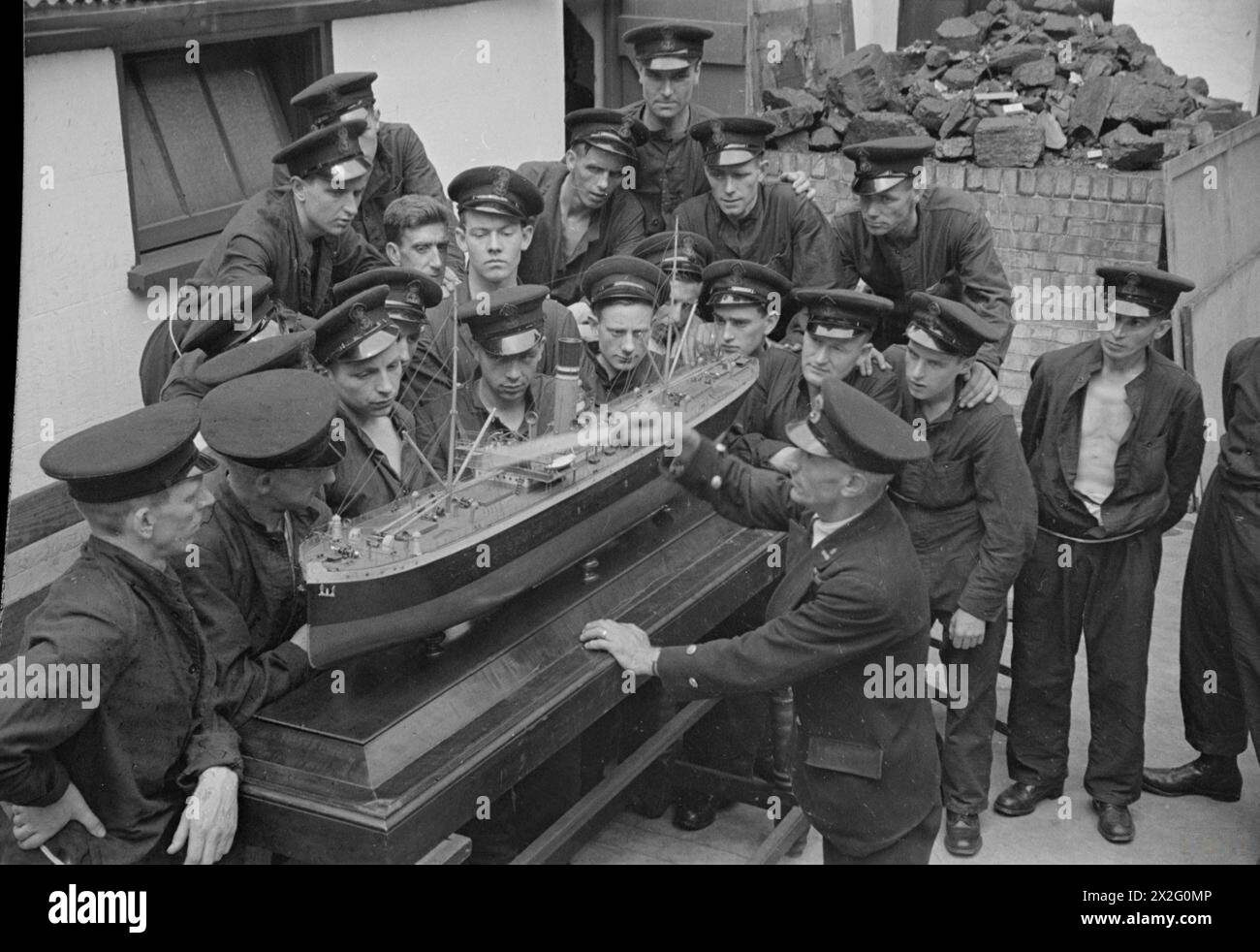 AT THE MERCHANT NAVY TRAINING ESTABLISHMENT HMS GORDON. JUNE 1941, HMS ...