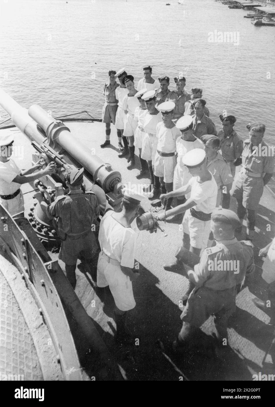 Japanese naval gun hi-res stock photography and images - Alamy