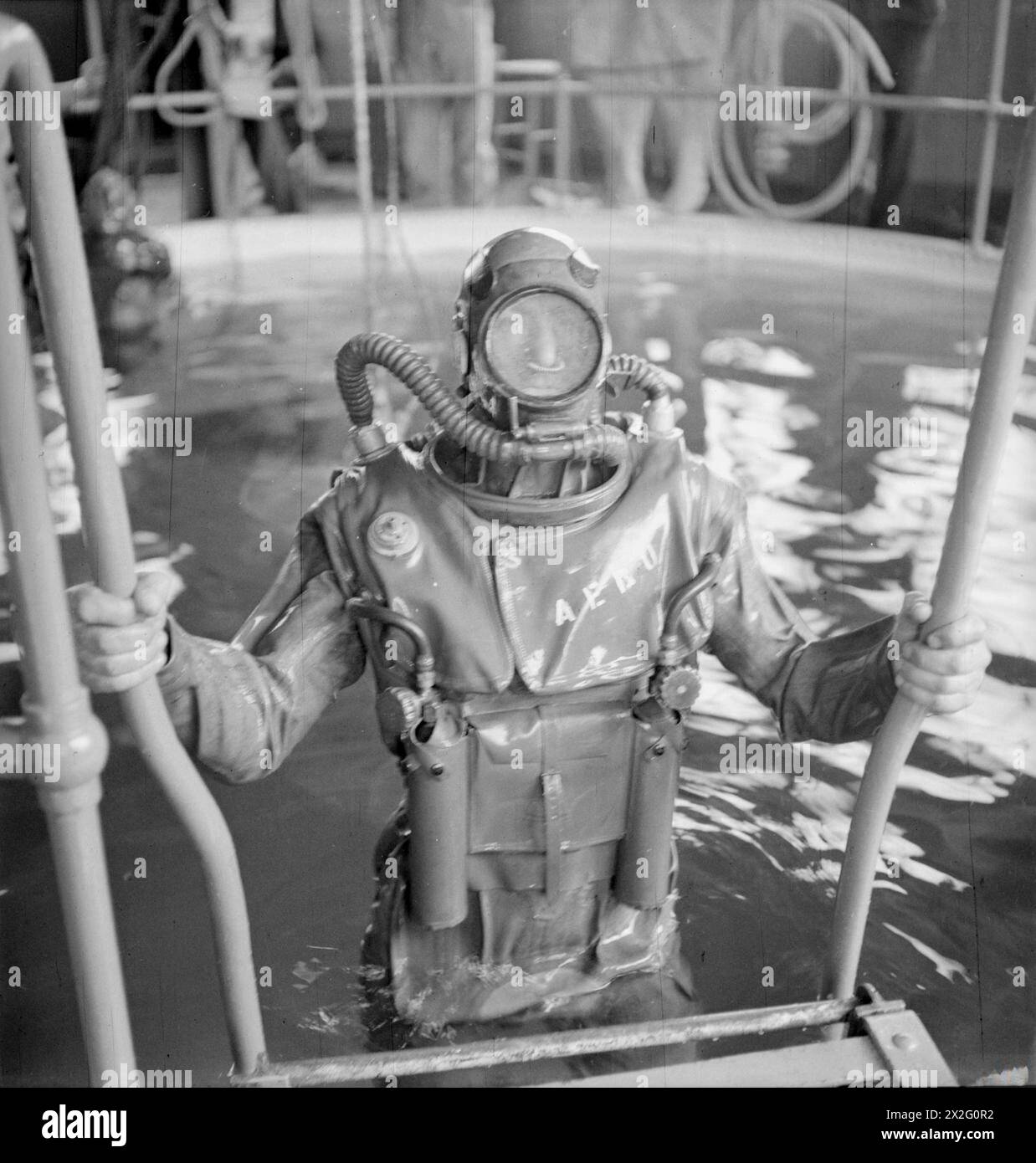 Navy frogman 1945 hi-res stock photography and images - Alamy