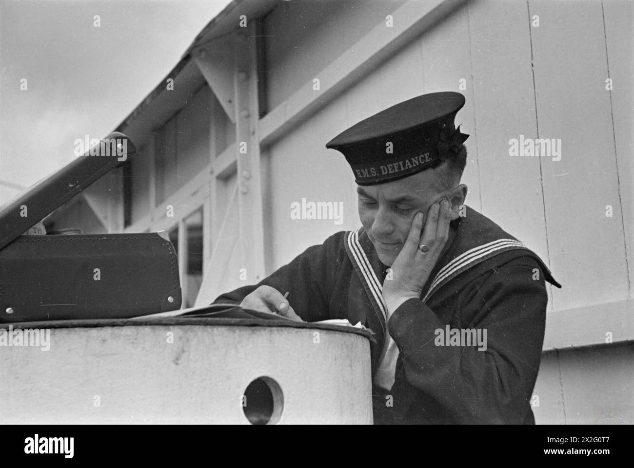 HMS DEFIANCE, TRAINING ESTABLISHMENT. SEPTEMBER 1940, HMS DEFIANCE ...