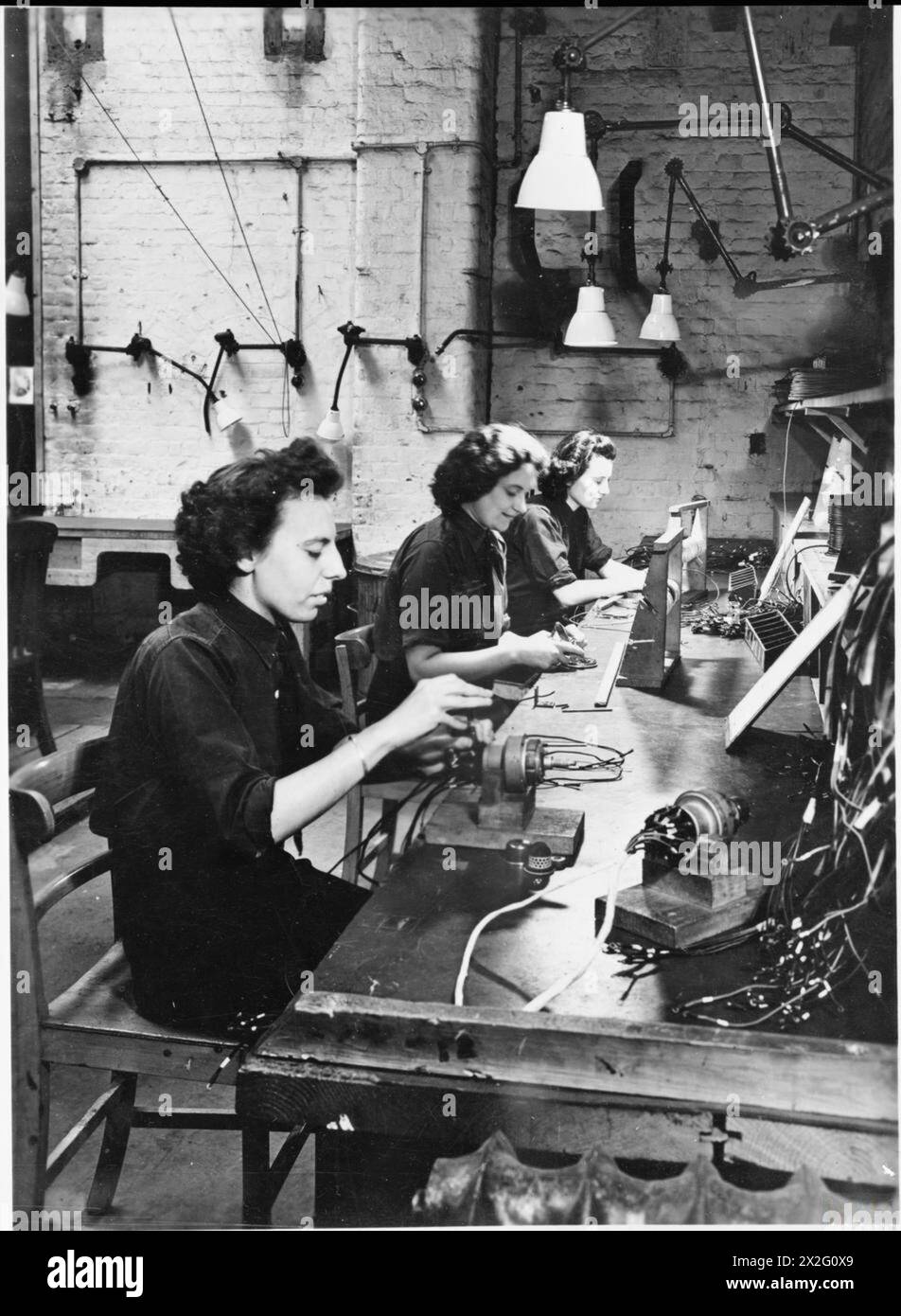 Wrens of the Women's Royal Naval Service at HMS Vernon, Portsmouth ...