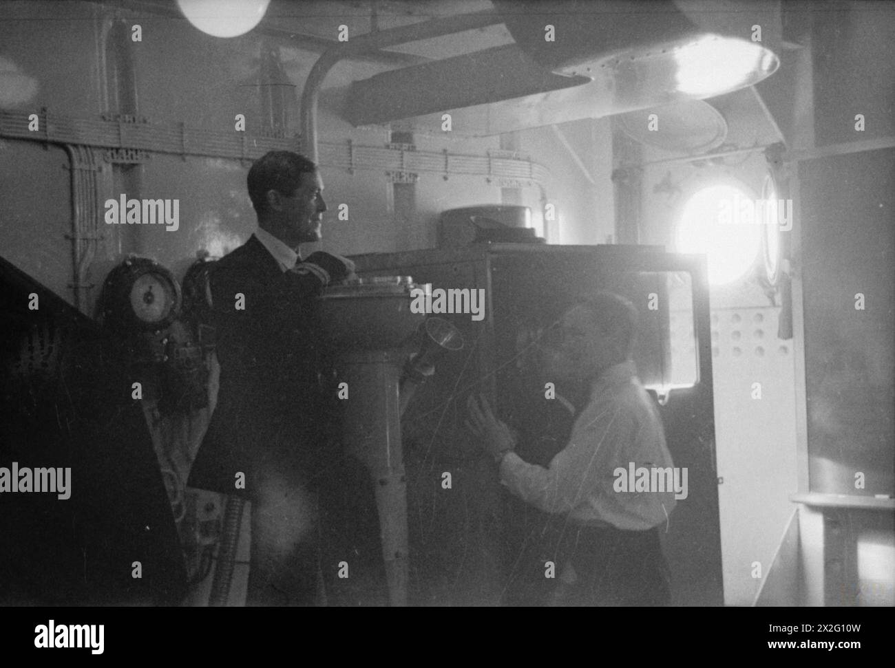 DESTROYERMEN OF THE ROYAL NAVY TRAIN IN MODERN SCHOOL SHIP. SEPTEMBER ...
