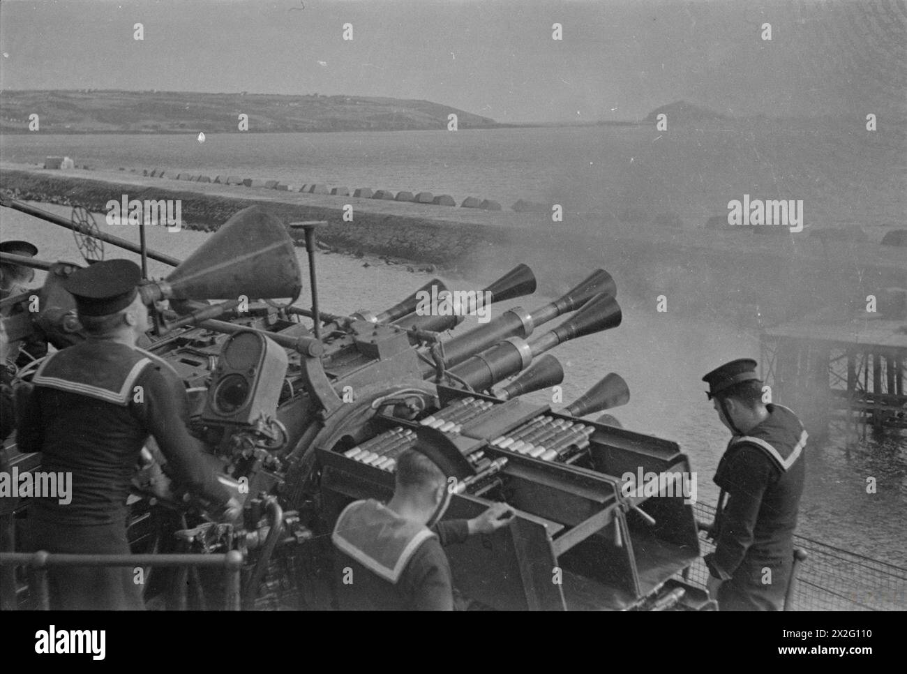 GUNNERY TRAINING. 3 OCTOBER 1940, BREAKWATER FORT, AT THE ENTRANCE TO ...