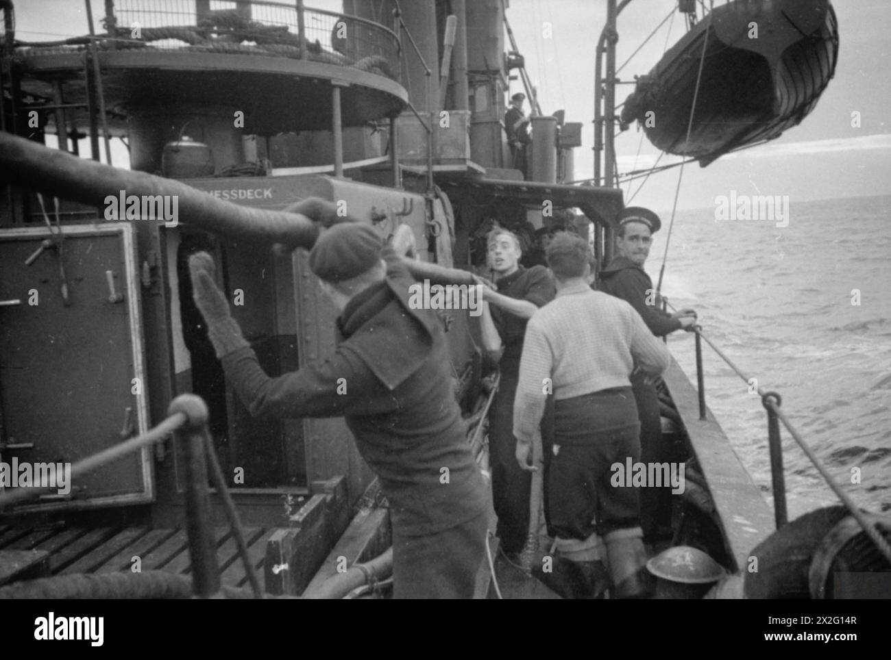 MINESWEEPING. 1940, ON BOARD THE MINESWEEPER, HMT CAYRIAN, SHOWING LIFE ...