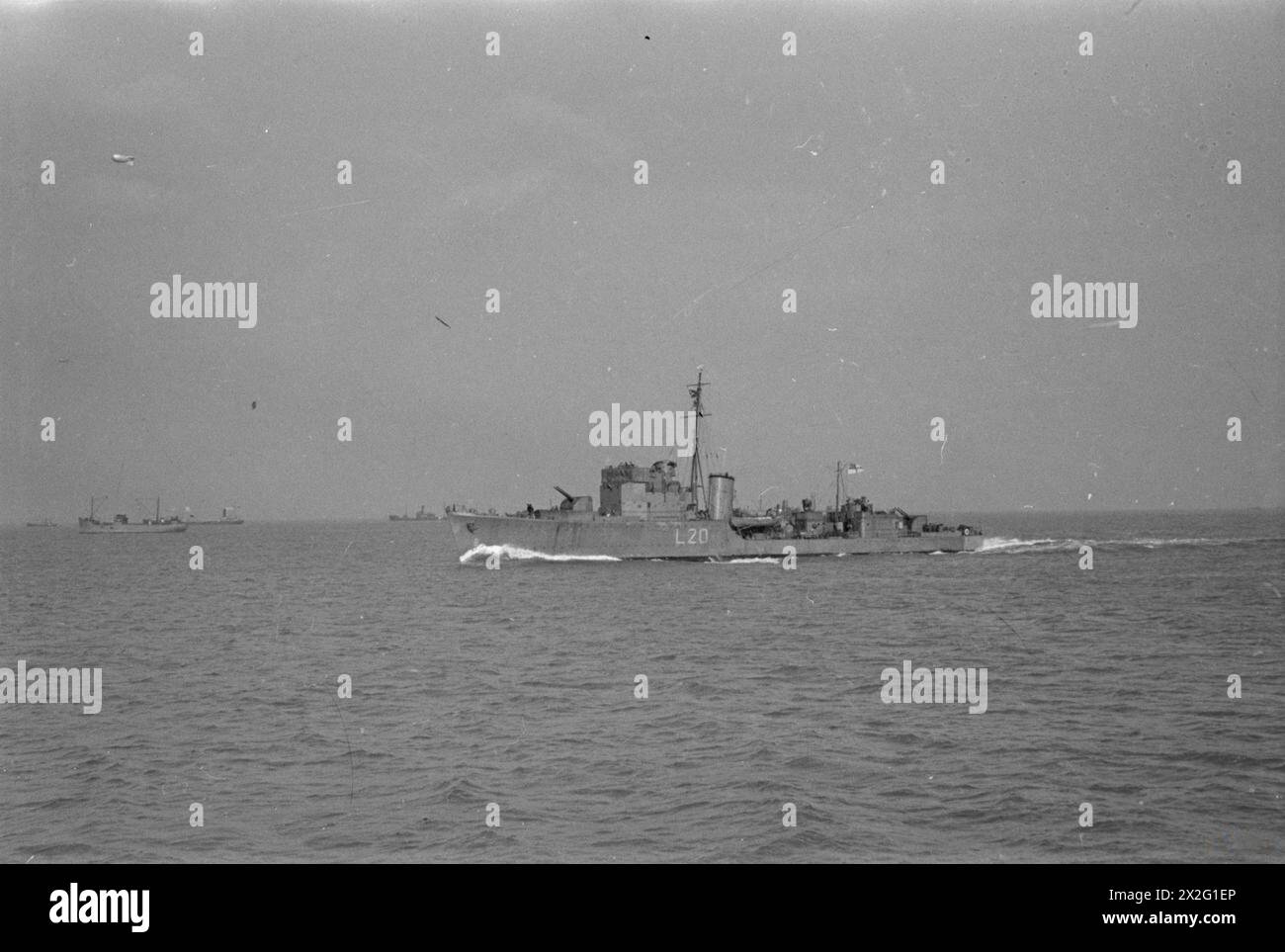 THE HUNT CLASS DESTROYER HMS GARTH GOING OUT ON PATROL. 1940. - , Royal ...