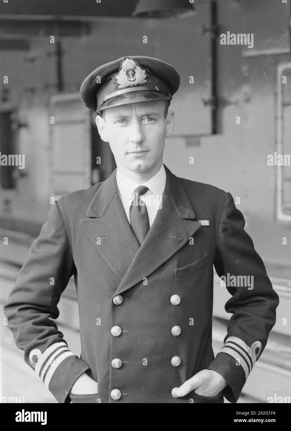 HM SUBMARINE THUNDERBOLT RETURNS FROM THE MEDITERRANEAN. 27 MARCH 1942 ...