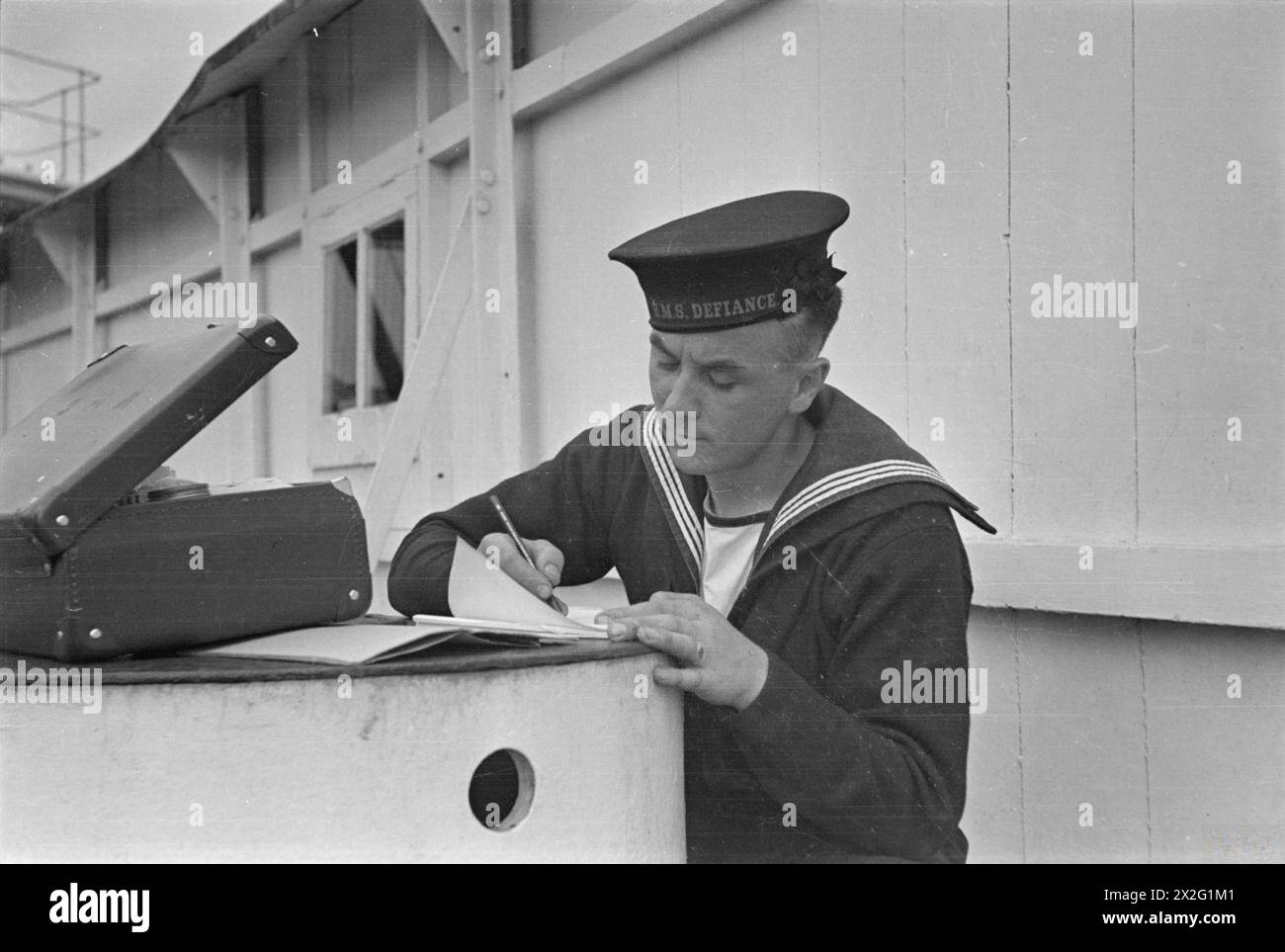 HMS DEFIANCE, TRAINING ESTABLISHMENT. SEPTEMBER 1940, HMS DEFIANCE ...