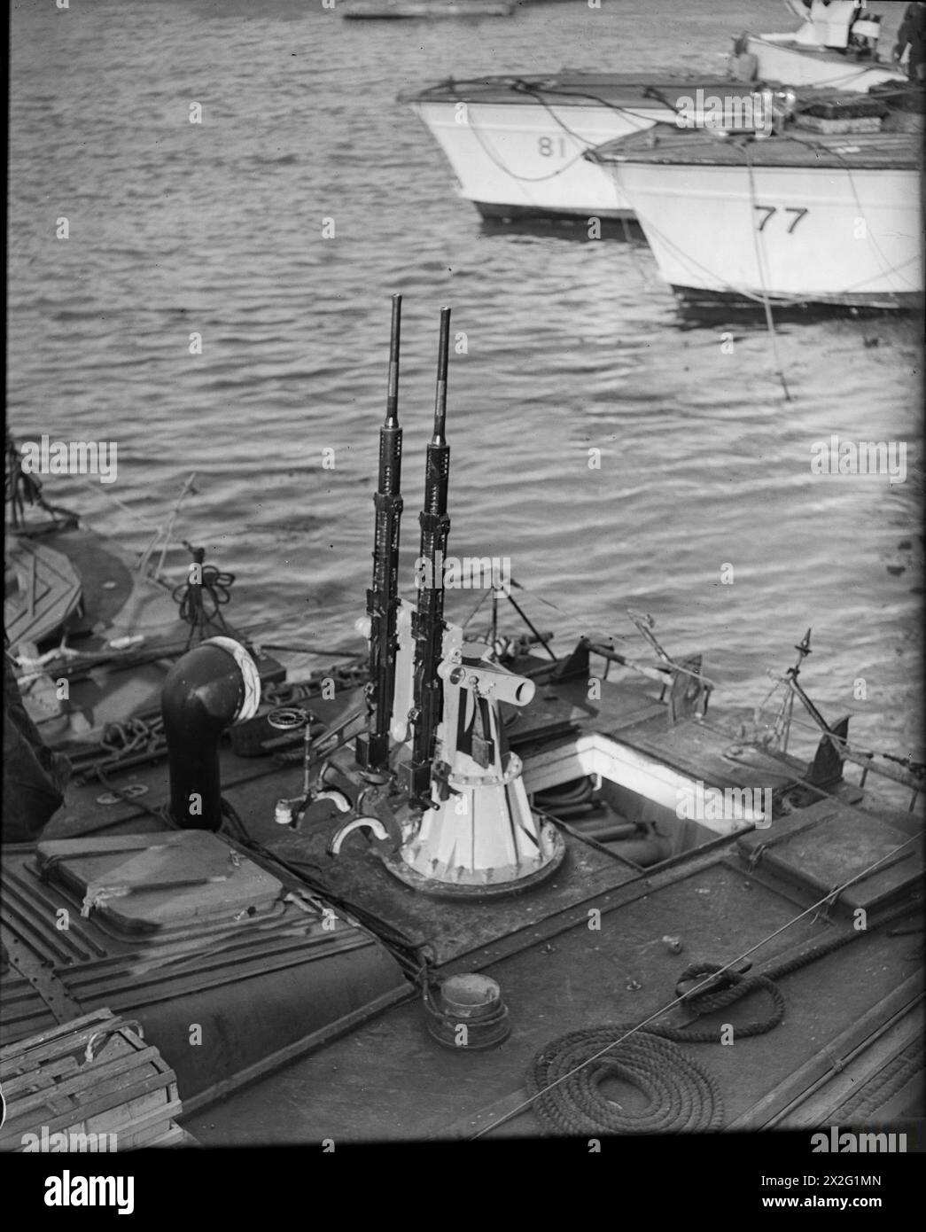 GUN MOUNTINGS IN MGB'S. 17 FEBRUARY 1943, ON BOARD HMS BEEHIVE. - Gun ...