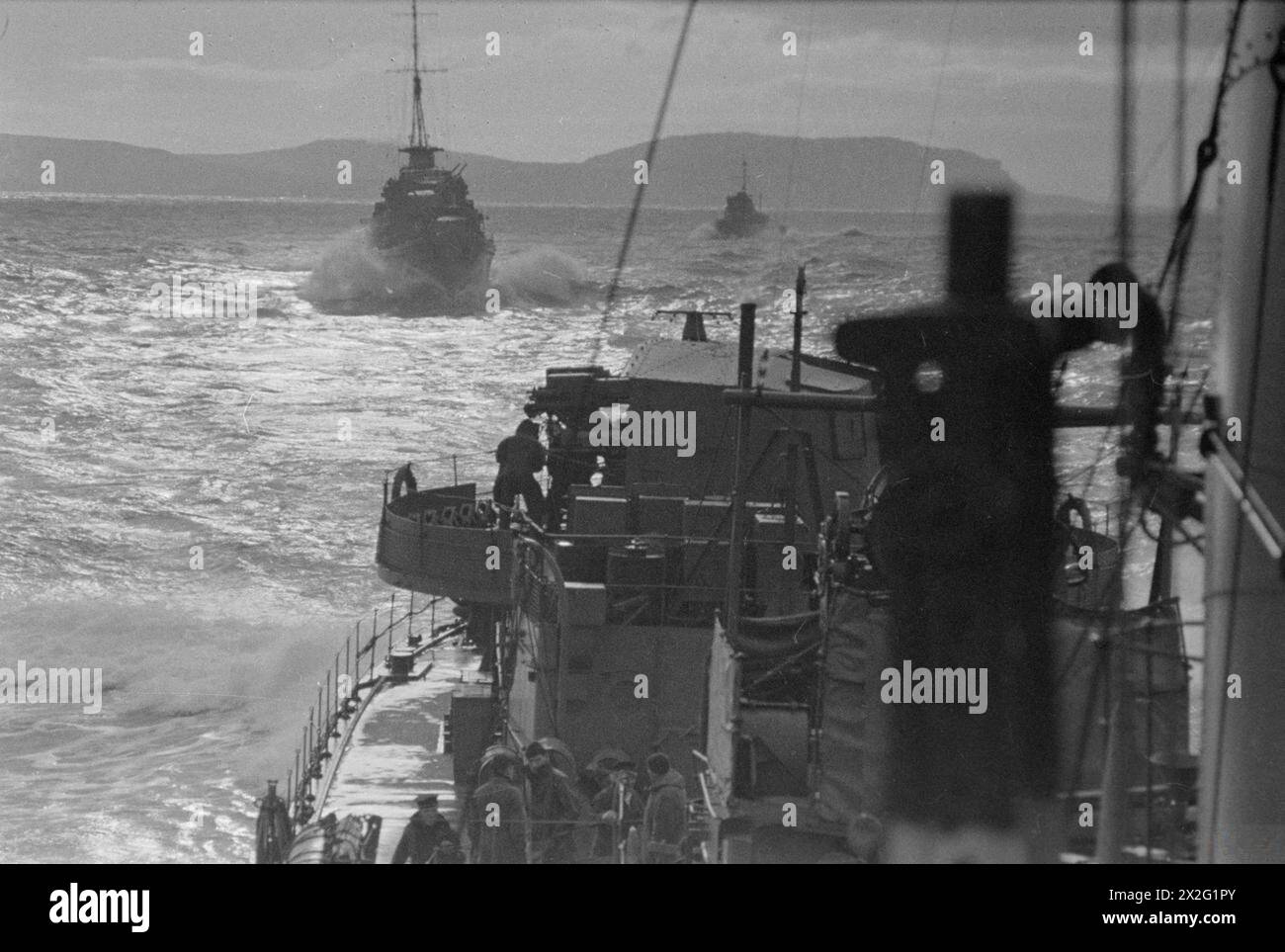Crew members in rough seas hi-res stock photography and images - Alamy