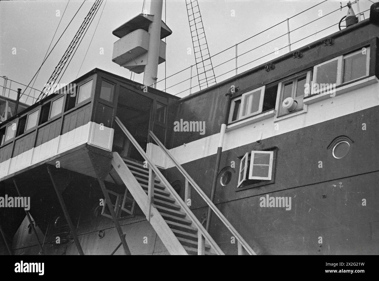 HMS DEFIANCE, TRAINING ESTABLISHMENT. SEPTEMBER 1940, HMS DEFIANCE ...